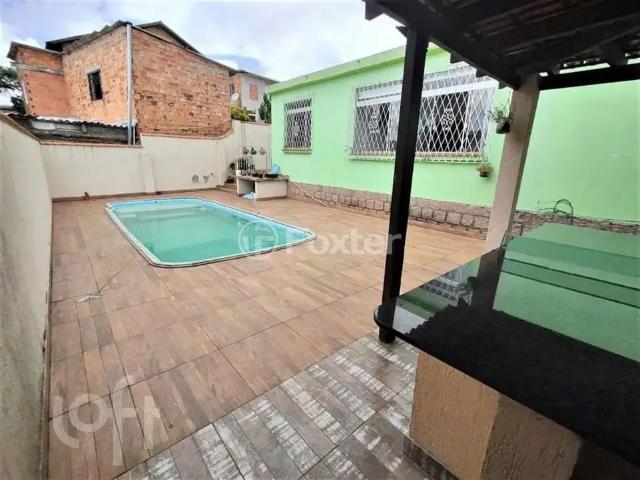 Casa / Sobrado para Venda em Porto Alegre/RS Partenon 3 Quartos