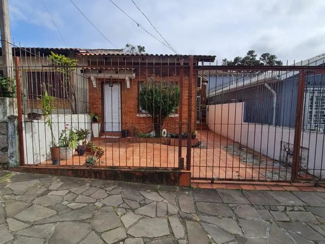Casa / Sobrado para Venda em Porto Alegre/RS Partenon 3 Quartos