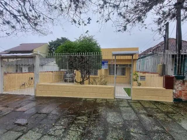 Casa / Sobrado para Venda em Porto Alegre/RS Partenon 3 Quartos