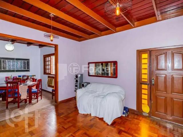 Casa / Sobrado para Venda em Porto Alegre/RS Partenon 3 Quartos