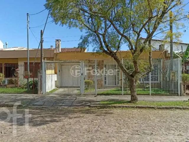 Casa / Sobrado para Venda em Porto Alegre/RS Partenon 3 Quartos