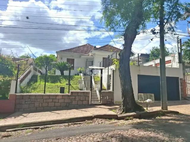 Casa / Sobrado para Venda em Porto Alegre/RS Partenon 3 Quartos