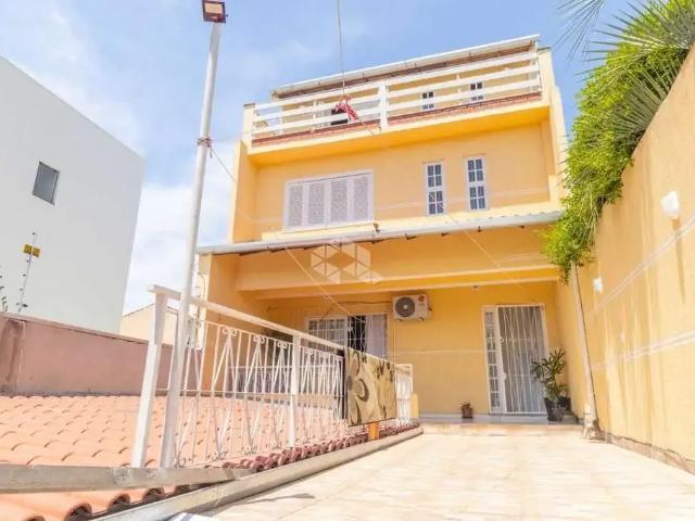 Casa / Sobrado para Venda em Porto Alegre/RS Partenon 3 Quartos