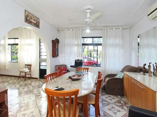 Casa / Sobrado para Venda em Porto Alegre/RS Partenon 3 Quartos