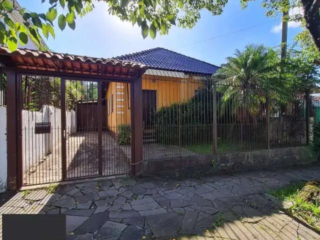 Casa / Sobrado para Venda em Porto Alegre/RS Partenon 3 Quartos