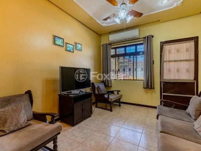 Casa / Sobrado para Venda em Porto Alegre/RS Partenon 3 Quartos