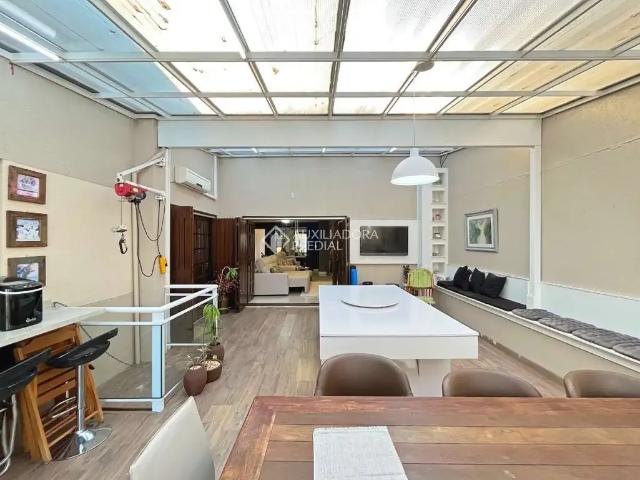 Casa / Sobrado para Venda em Porto Alegre/RS Partenon 3 Quartos
