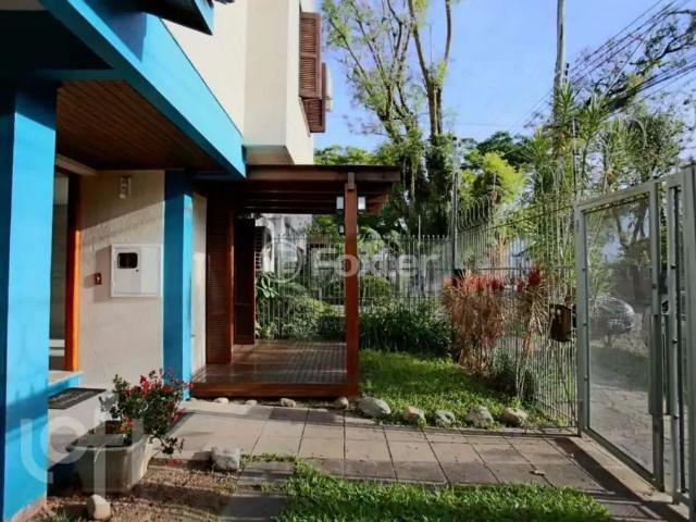 Casa / Sobrado para Venda em Porto Alegre/RS Partenon 3 Quartos