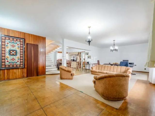 Casa / Sobrado para Venda em Porto Alegre/RS Partenon 3 Quartos