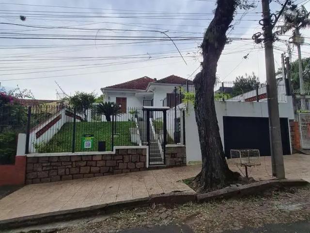 Casa / Sobrado para Venda em Porto Alegre/RS Partenon 3 Quartos