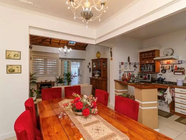 Casa / Sobrado para Venda em Porto Alegre/RS Passo da Areia 4 Quartos