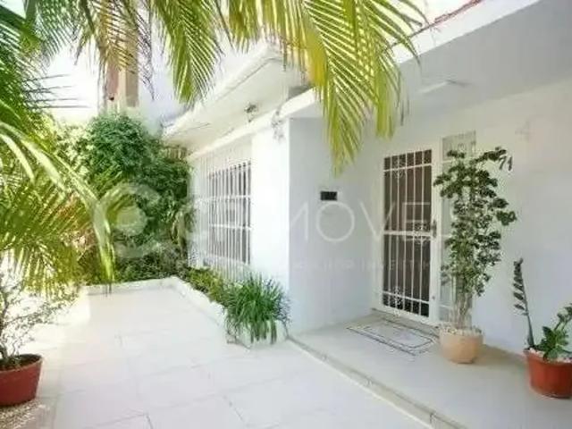 Casa / Sobrado para Venda em Porto Alegre/RS Passo da Areia 4 Quartos