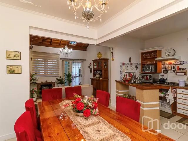 Casa / Sobrado para Venda em Porto Alegre/RS Passo da Areia 4 Quartos