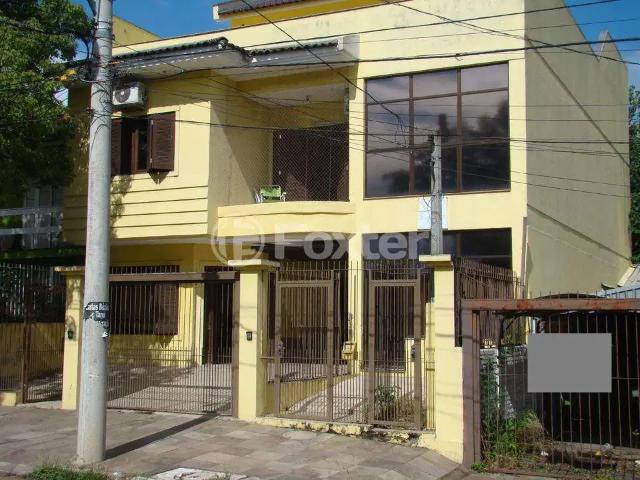 Casa / Sobrado para Venda em Porto Alegre/RS Passo da Areia 4 Quartos