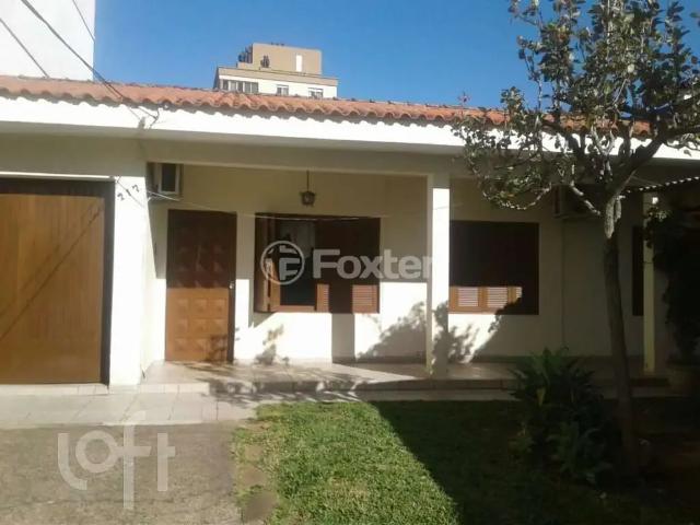 Casa / Sobrado para Venda em Porto Alegre/RS Passo da Areia 4 Quartos