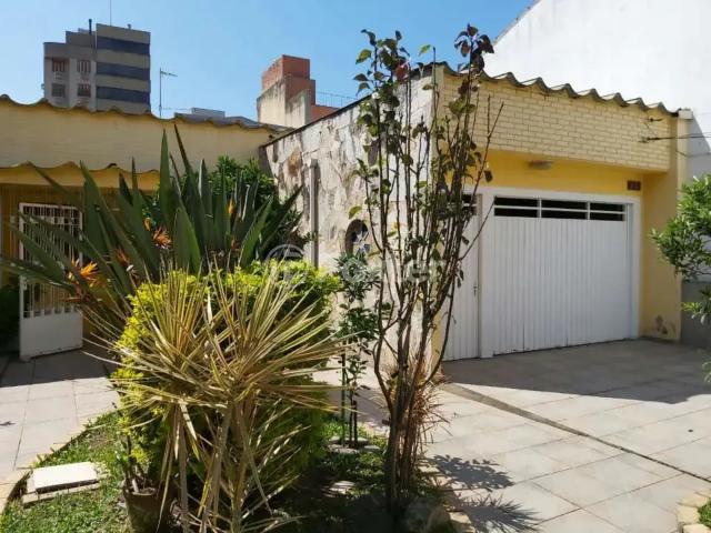 Casa / Sobrado para Venda em Porto Alegre/RS Passo da Areia 4 Quartos