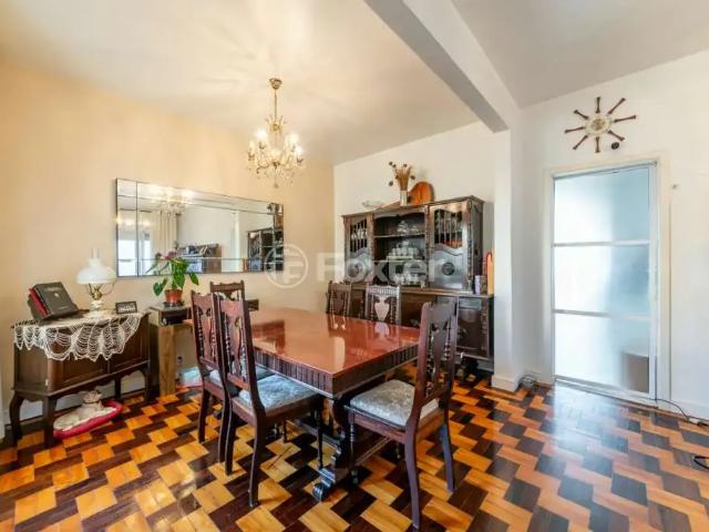 Casa / Sobrado para Venda em Porto Alegre/RS Passo da Areia 4 Quartos