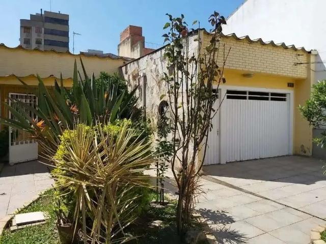 Casa / Sobrado para Venda em Porto Alegre/RS Passo da Areia 4 Quartos