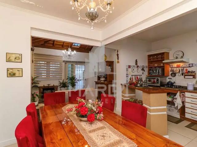 Casa / Sobrado para Venda em Porto Alegre/RS Passo da Areia 4 Quartos