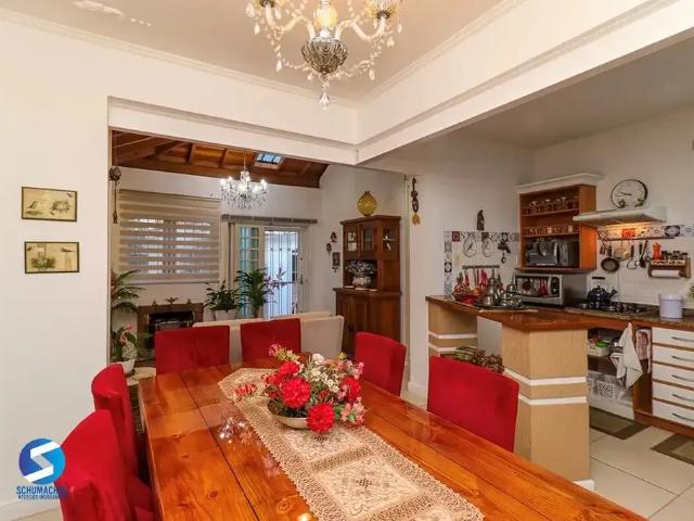 Casa / Sobrado para Venda em Porto Alegre/RS Passo da Areia 4 Quartos