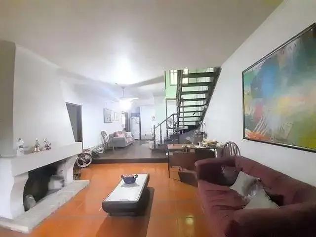 Casa / Sobrado para Venda em Porto Alegre/RS Passo da Areia 4 Quartos