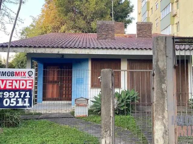 Casa / Sobrado para Venda em Porto Alegre/RS Passo da Areia 4 Quartos