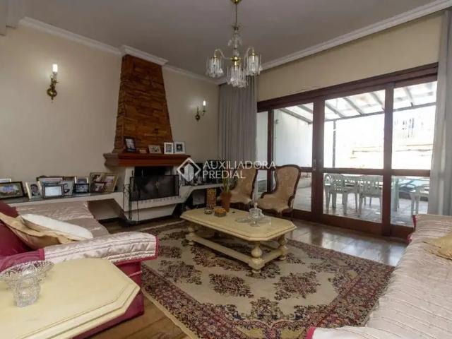 Casa / Sobrado para Venda em Porto Alegre/RS Passo da Areia 4 Quartos