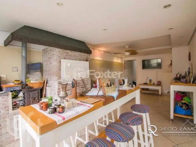 Casa / Sobrado para Venda em Porto Alegre/RS Passo da Areia 4 Quartos
