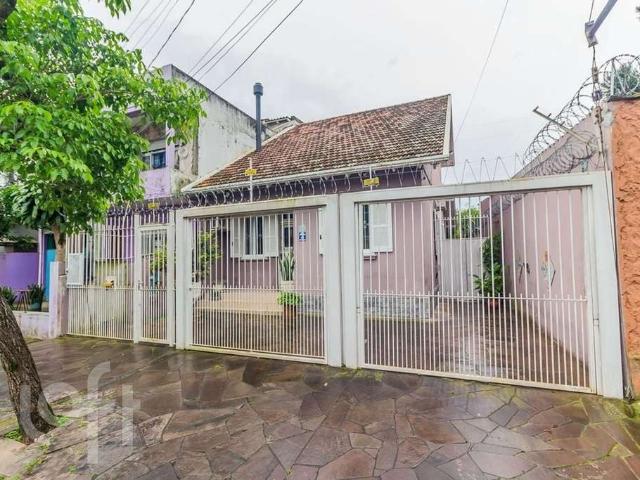 Casa / Sobrado para Venda em Porto Alegre/RS Passo da Areia 4 Quartos