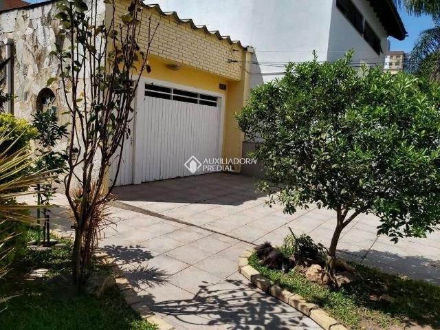Casa / Sobrado para Venda em Porto Alegre/RS Passo da Areia 4 Quartos