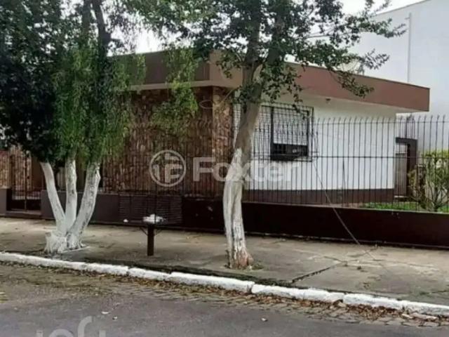 Casa / Sobrado para Venda em Porto Alegre/RS Passo da Areia 4 Quartos
