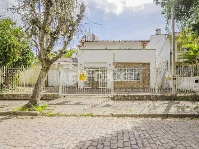 Casa / Sobrado para Venda em Porto Alegre/RS Passo da Areia 4 Quartos