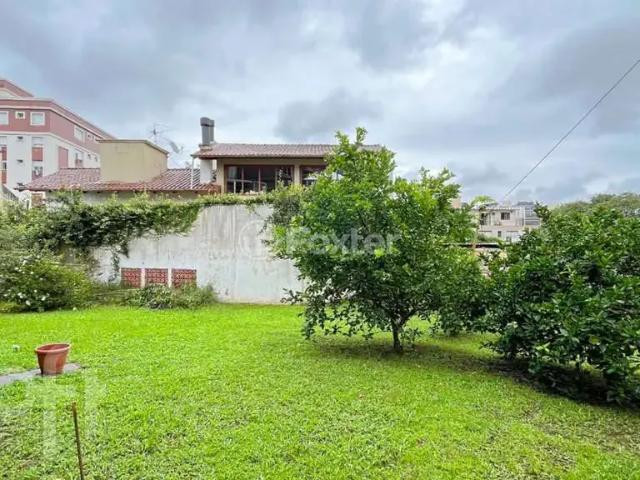 Casa / Sobrado para Venda em Porto Alegre/RS Passo da Areia 5 Quartos