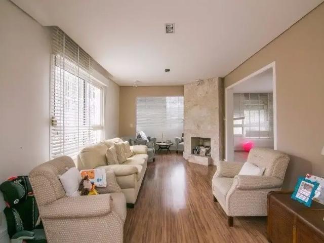 Casa / Sobrado para Venda em Porto Alegre/RS Passo da Areia 6 Quartos