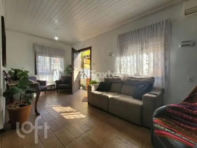 Casa / Sobrado para Venda em Porto Alegre/RS Passo da Areia 6 Quartos
