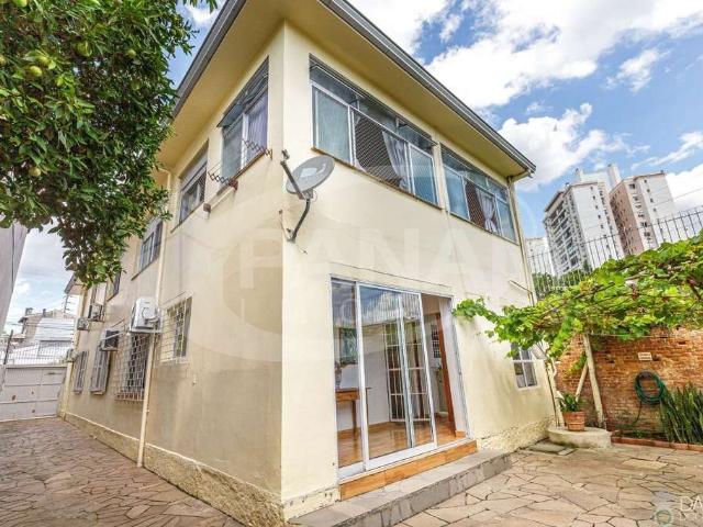 Casa / Sobrado para Venda em Porto Alegre/RS Passo da Areia 6 Quartos