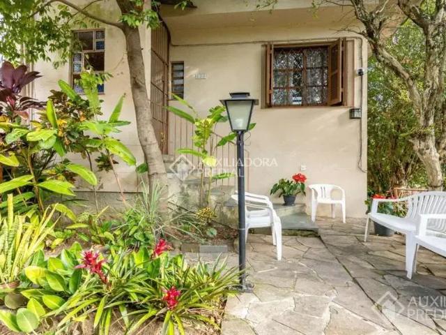 Casa / Sobrado para Venda em Porto Alegre/RS Passo da Areia 2 Quartos