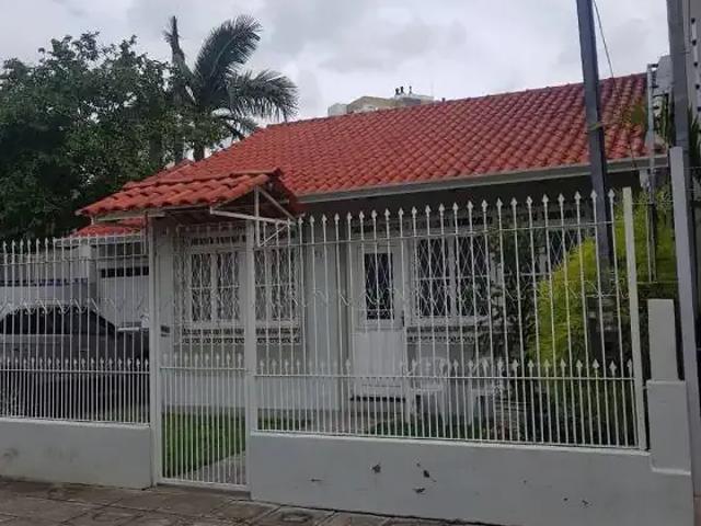 Casa / Sobrado para Venda em Porto Alegre/RS Passo da Areia 2 Quartos
