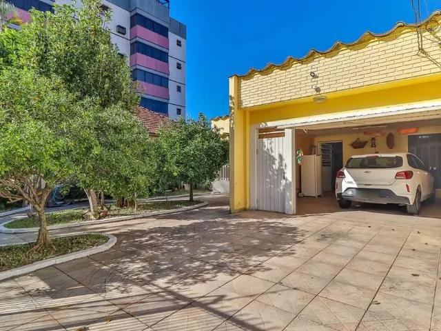 Casa / Sobrado para Venda em Porto Alegre/RS Passo da Areia 3 Quartos