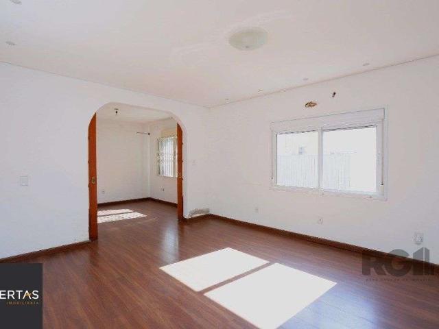 Casa / Sobrado para Venda em Porto Alegre/RS Passo da Areia 3 Quartos