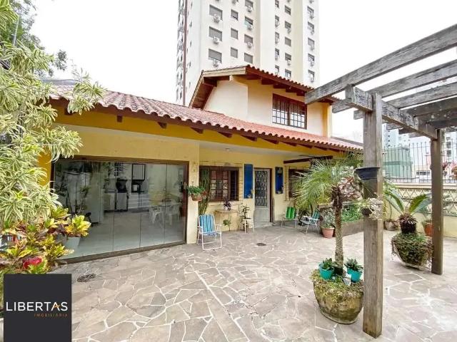 Casa / Sobrado para Venda em Porto Alegre/RS Passo da Areia 3 Quartos
