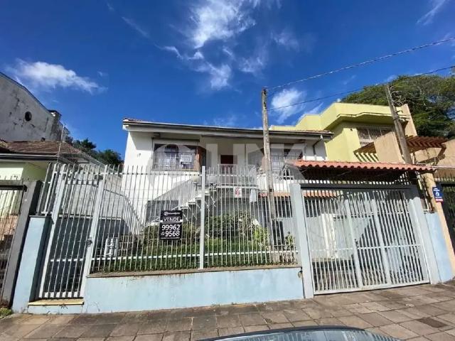 Casa / Sobrado para Venda em Porto Alegre/RS Passo da Areia 3 Quartos