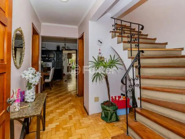 Casa / Sobrado para Venda em Porto Alegre/RS Passo da Areia 3 Quartos