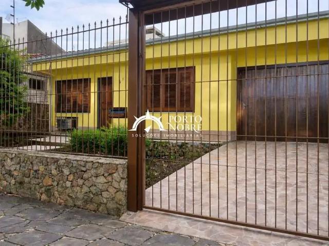 Casa / Sobrado para Venda em Porto Alegre/RS Passo da Areia 3 Quartos