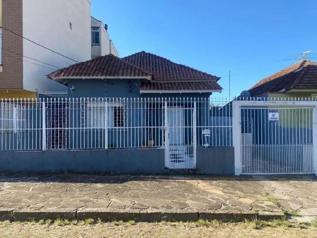 Casa / Sobrado para Venda em Porto Alegre/RS Passo da Areia 4 Quartos