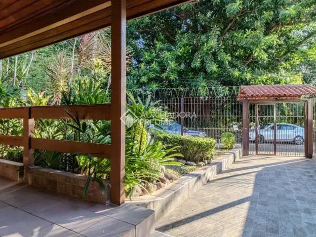 Casa / Sobrado para Venda em Porto Alegre/RS Passo da Areia 3 Quartos