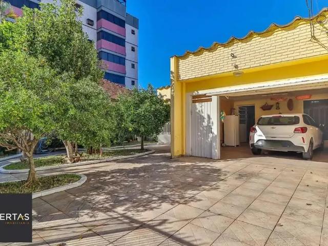Casa / Sobrado para Venda em Porto Alegre/RS Passo da Areia 3 Quartos