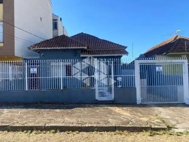 Casa / Sobrado para Venda em Porto Alegre/RS Passo da Areia 3 Quartos