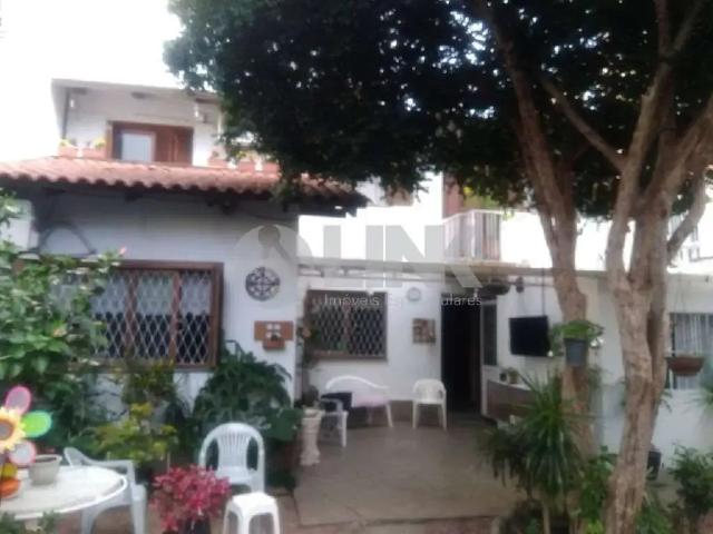 Casa / Sobrado para Venda em Porto Alegre/RS Passo da Areia 3 Quartos