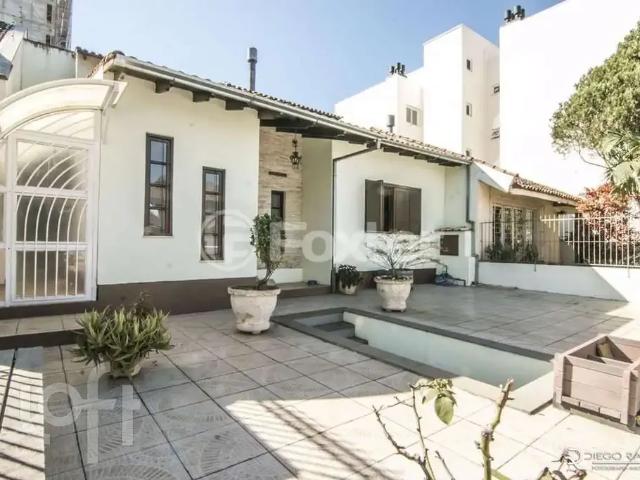 Casa / Sobrado para Venda em Porto Alegre/RS Passo da Areia 3 Quartos